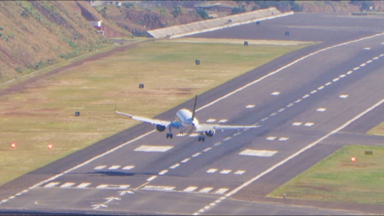 Skilled Pilot Crosswind Landing TAP A320 NEO Star Alliance Livery at ...